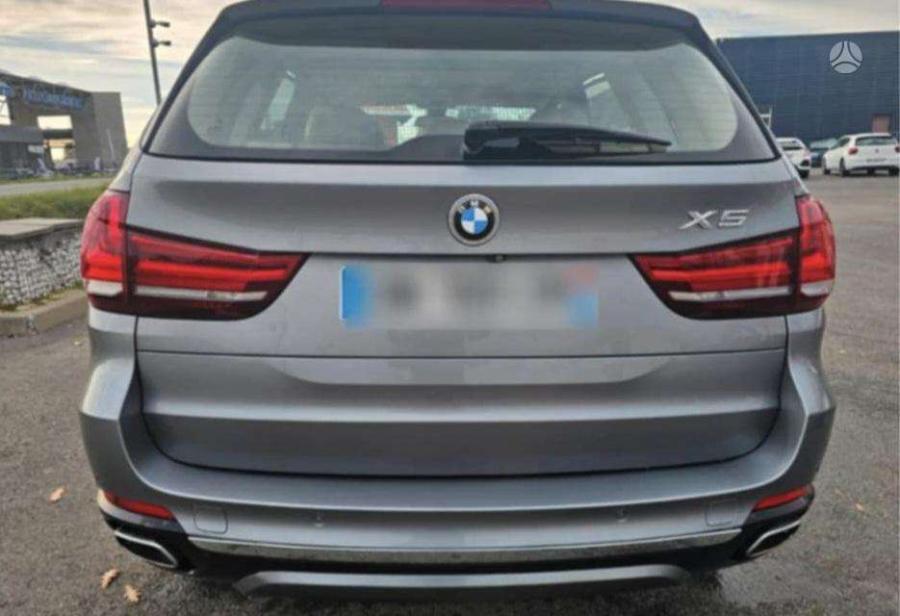 Grey BMW X5 2015 in Taurage, with an engine capacity of 2.99 L and mileage of 278 thousand km for 10500 €, photo 4 on AUTOMOTO.COM.LV