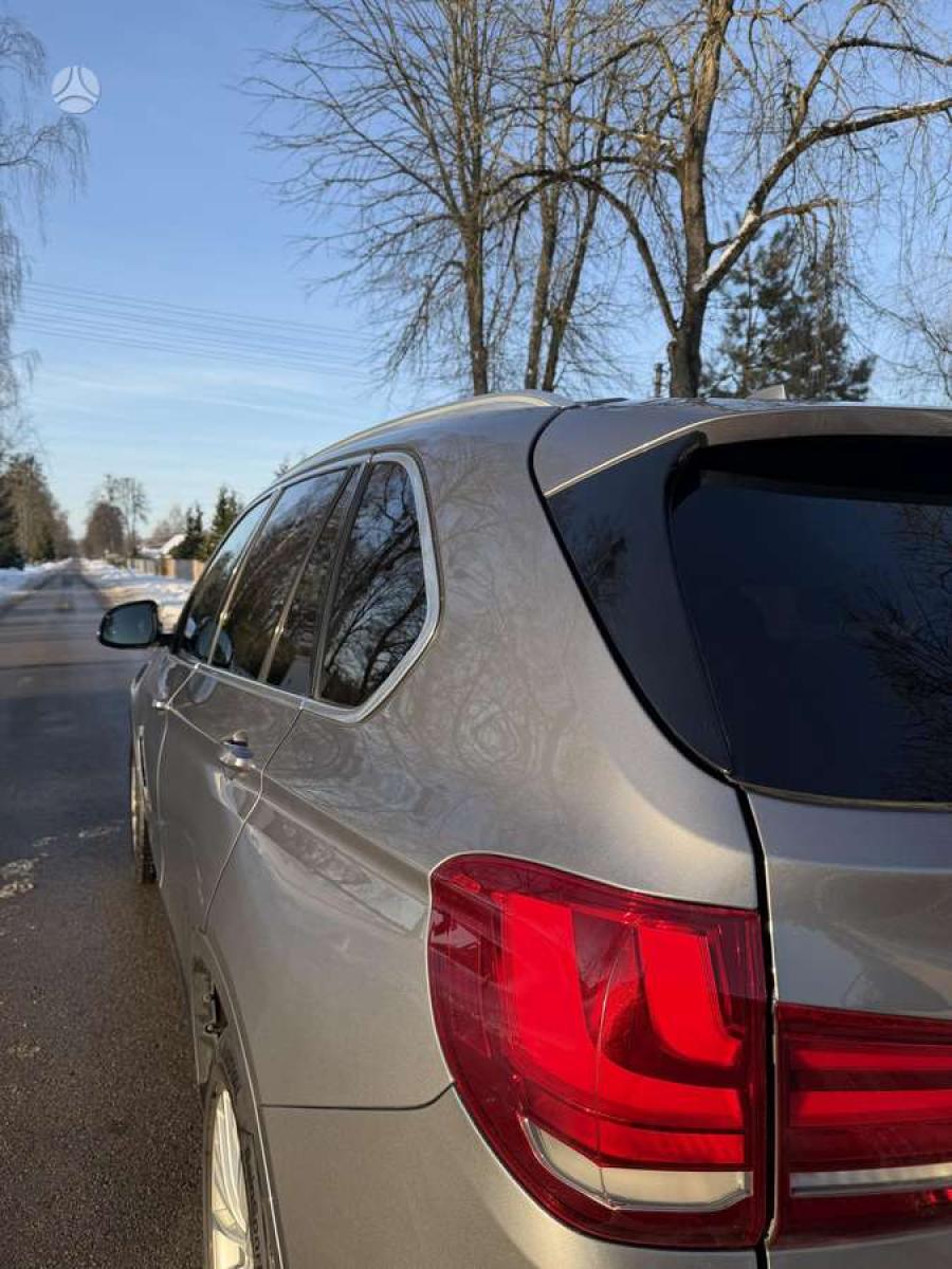 Grey BMW X5 2015 in Prienai, with an engine capacity of 0.00 L and mileage of 188 thousand km for 18999 €, photo 9 on AUTOMOTO.COM.LV