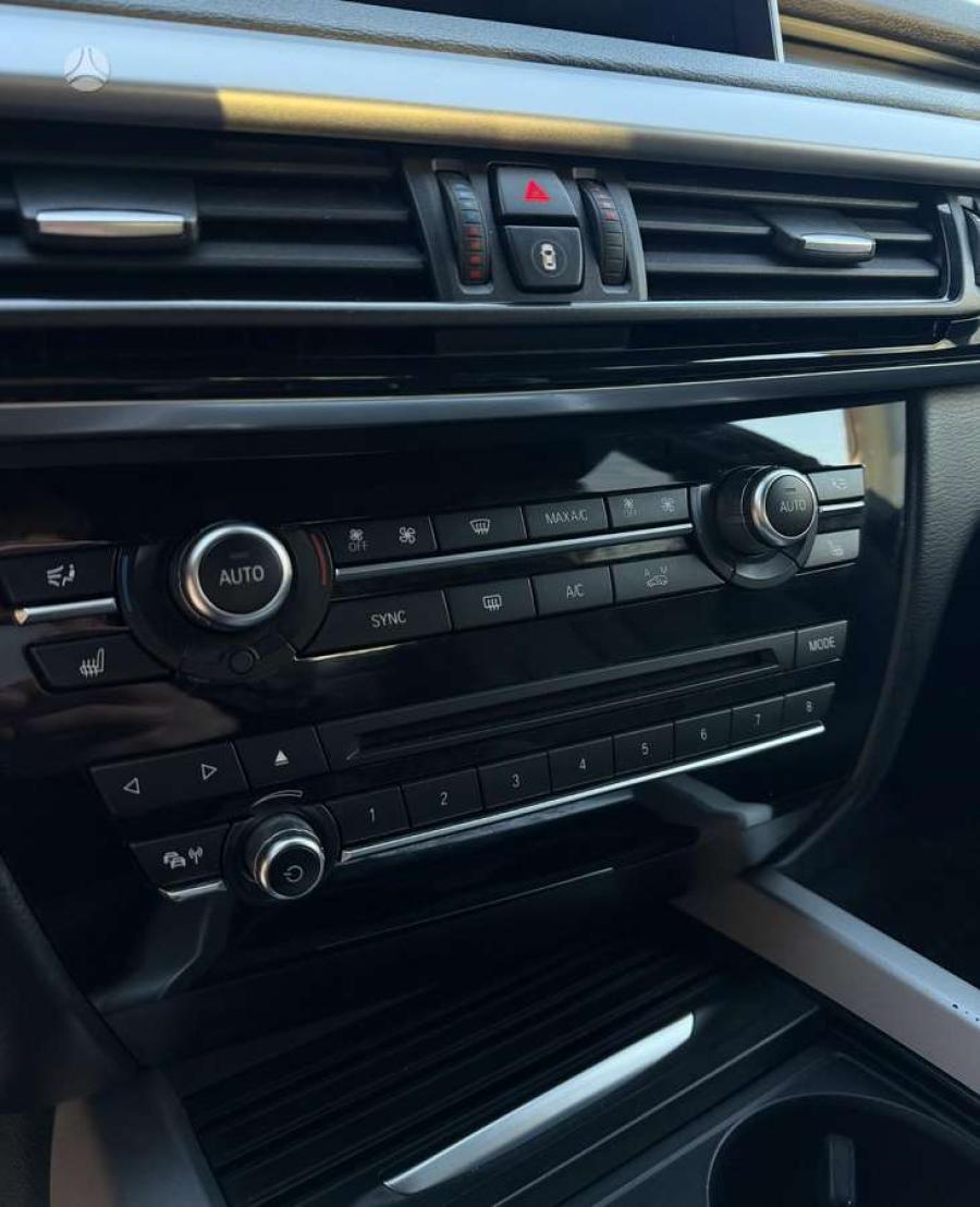 Grey BMW X5 2015 in Prienai, with an engine capacity of 0.00 L and mileage of 188 thousand km for 18999 €, photo 21 on AUTOMOTO.COM.LV