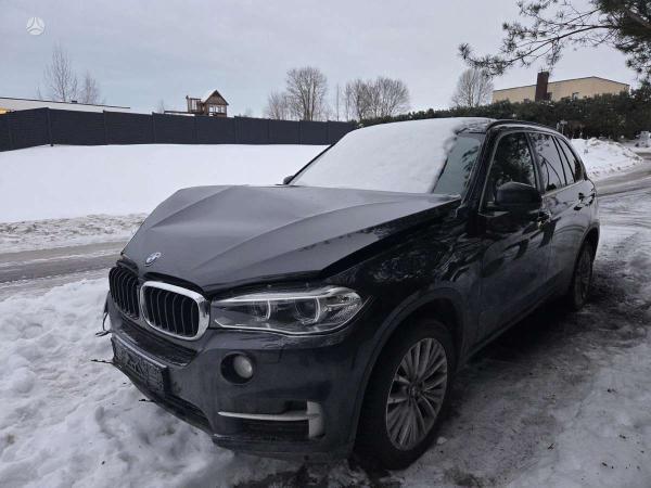Grey BMW X5 2015 in Vilnius, with an engine capacity of 2.00 L and mileage of 260 thousand km for 10500 €, photo 1 on AUTOMOTO.COM.LV