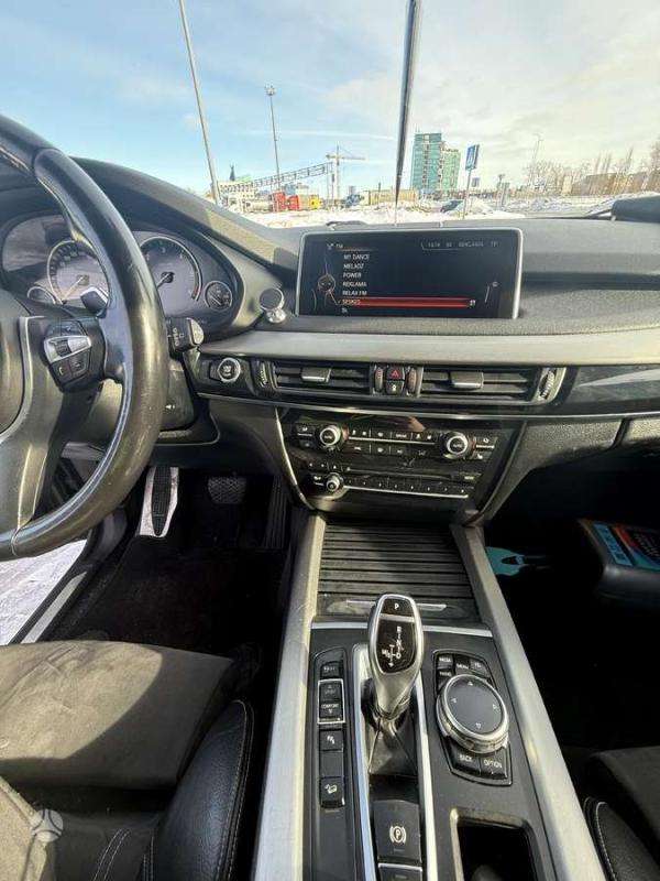 Grey BMW X5 2015 in Klaipeda, with an engine capacity of 2.99 L and mileage of 282 thousand km for 16700 €, photo 9 on AUTOMOTO.COM.LV