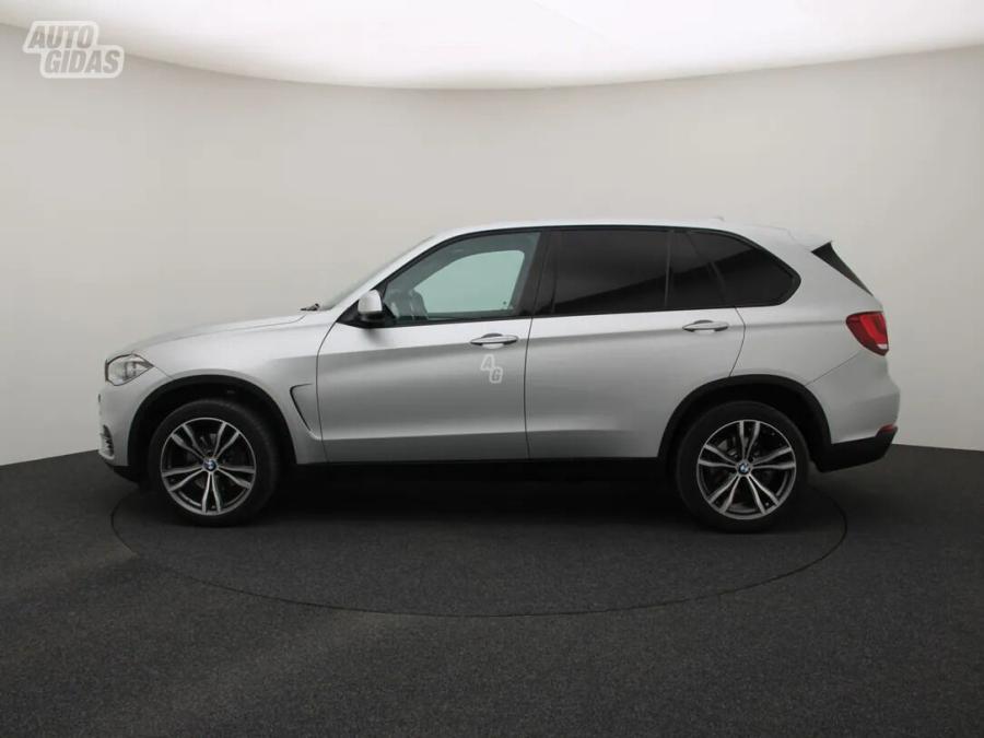 Grey BMW X5 2015 in Vilnius, with an engine capacity of 3.00 L and mileage of 286 thousand km for 17399 €, photo 6 on AUTOMOTO.COM.LV