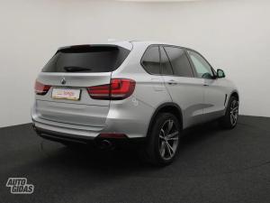 Grey BMW X5 2015 in Vilnius, with an engine capacity of 3.00 L and mileage of 286 thousand km for 17399 €, photo 8 on AUTOMOTO.COM.LV