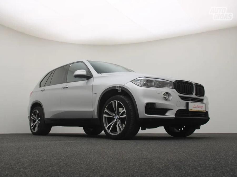 Grey BMW X5 2015 in Vilnius, with an engine capacity of 3.00 L and mileage of 286 thousand km for 17399 €, photo 11 on AUTOMOTO.COM.LV