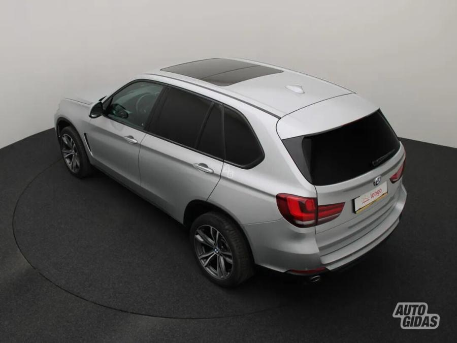 Grey BMW X5 2015 in Vilnius, with an engine capacity of 3.00 L and mileage of 286 thousand km for 17399 €, photo 12 on AUTOMOTO.COM.LV