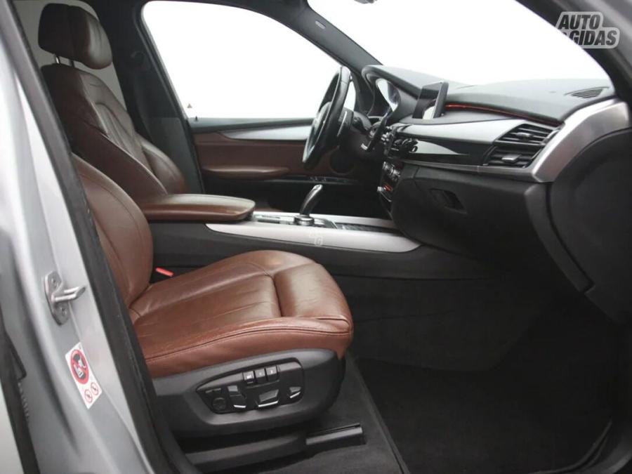 Grey BMW X5 2015 in Vilnius, with an engine capacity of 3.00 L and mileage of 286 thousand km for 17399 €, photo 14 on AUTOMOTO.COM.LV