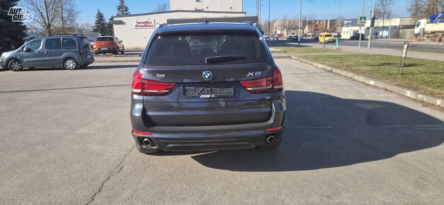 Grey BMW X5 2015 in Siauliai, with an engine capacity of 3.00 L and mileage of 247 thousand km for 13450 €, photo 3 on AUTOMOTO.COM.LV
