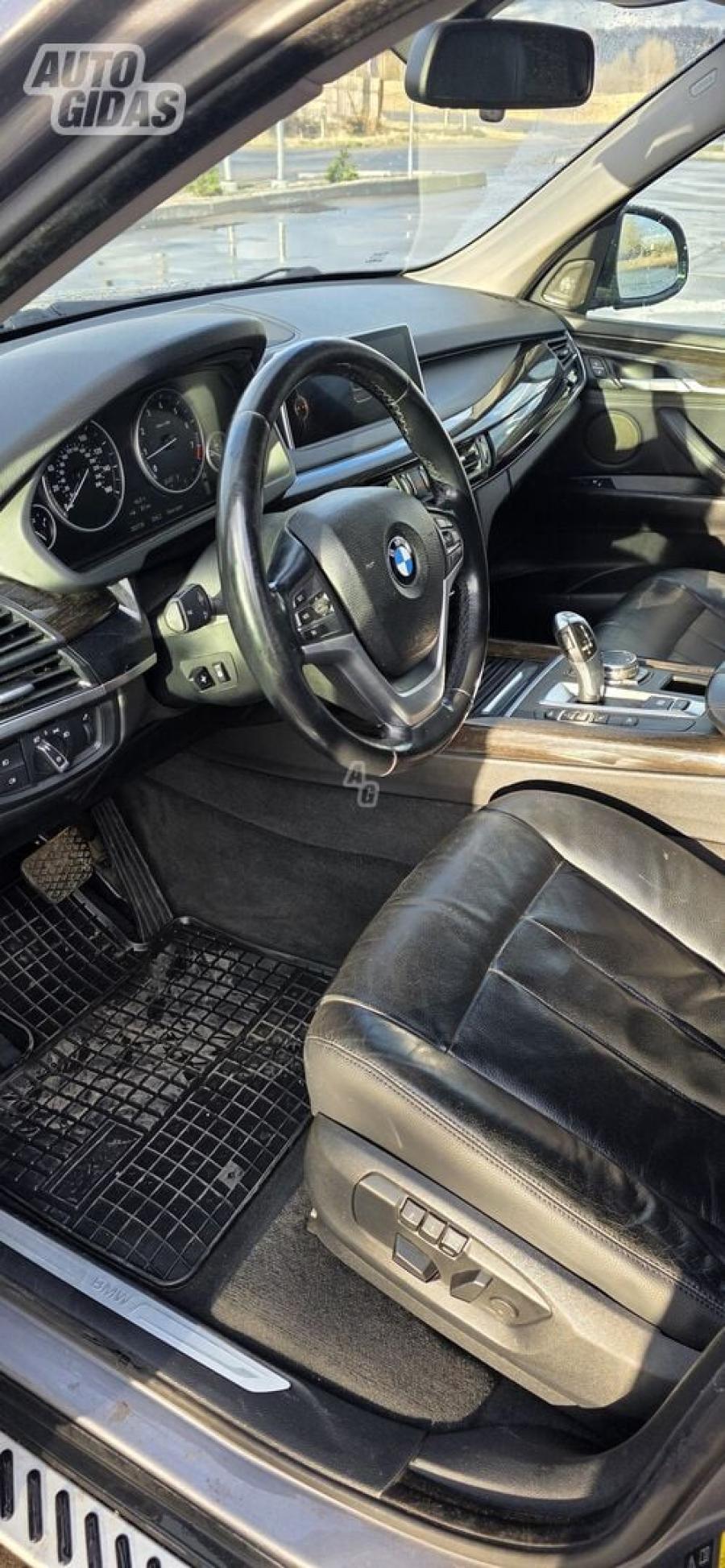 Grey BMW X5 2015 in Panevezys, with an engine capacity of 3.00 L and mileage of 303 thousand km for 14000 €, photo 10 on AUTOMOTO.COM.LV
