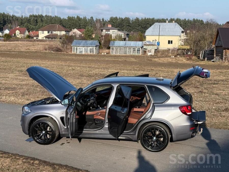 Grey BMW X5 2015 in Riga, with an engine capacity of 3.00 L and mileage of 207 thousand km for 22500 €, photo 1 on AUTOMOTO.COM.LV
