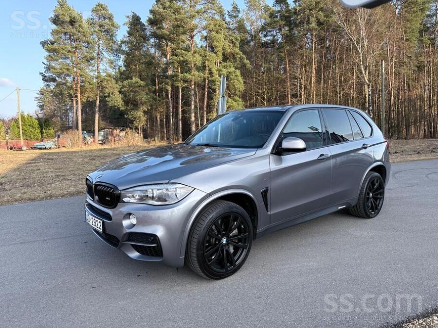 Grey BMW X5 2015 in Riga, with an engine capacity of 3.00 L and mileage of 207 thousand km for 22500 €, photo 3 on AUTOMOTO.COM.LV