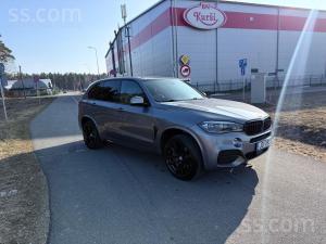 Grey BMW X5 2015 in Riga, with an engine capacity of 3.00 L and mileage of 207 thousand km for 22500 €, photo 4 on AUTOMOTO.COM.LV