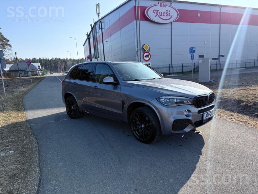 Grey BMW X5 2015 in Riga, with an engine capacity of 3.00 L and mileage of 207 thousand km for 22500 €, photo 4 on AUTOMOTO.COM.LV