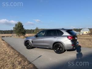 Grey BMW X5 2015 in Riga, with an engine capacity of 3.00 L and mileage of 207 thousand km for 22500 €, photo 6 on AUTOMOTO.COM.LV