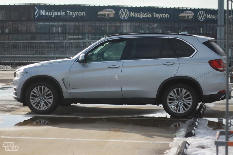 Grey BMW X5 2015 in Marijampole, with an engine capacity of 4.40 L and mileage of 232 thousand km for 12000 €, photo 8 on AUTOMOTO.COM.LV