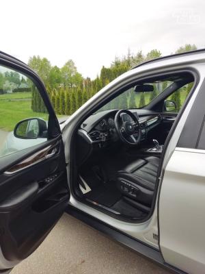 Grey BMW X5 2015 in Silute, with an engine capacity of 3.00 L and mileage of 252 thousand km for 16000 €, photo 7 on AUTOMOTO.COM.LV