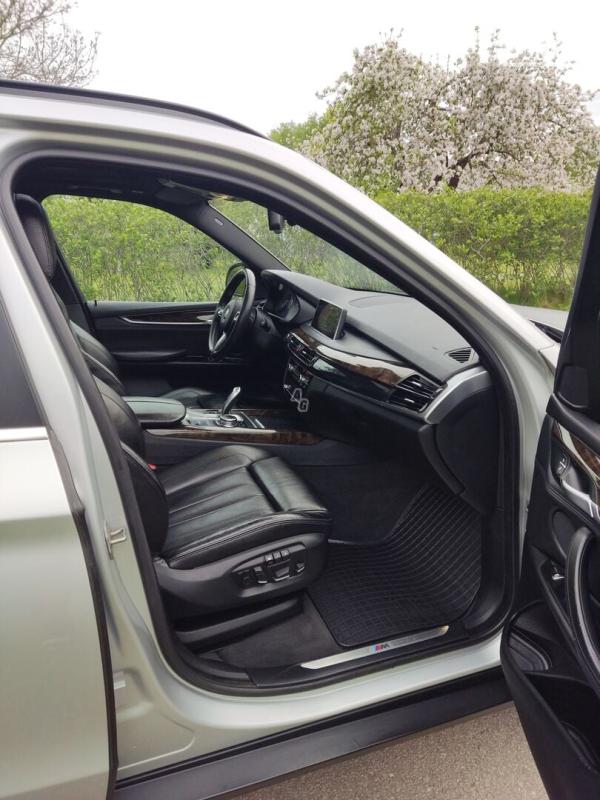 Grey BMW X5 2015 in Silute, with an engine capacity of 3.00 L and mileage of 252 thousand km for 16000 €, photo 8 on AUTOMOTO.COM.LV