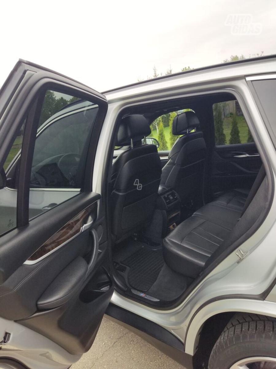 Grey BMW X5 2015 in Silute, with an engine capacity of 3.00 L and mileage of 252 thousand km for 16000 €, photo 11 on AUTOMOTO.COM.LV