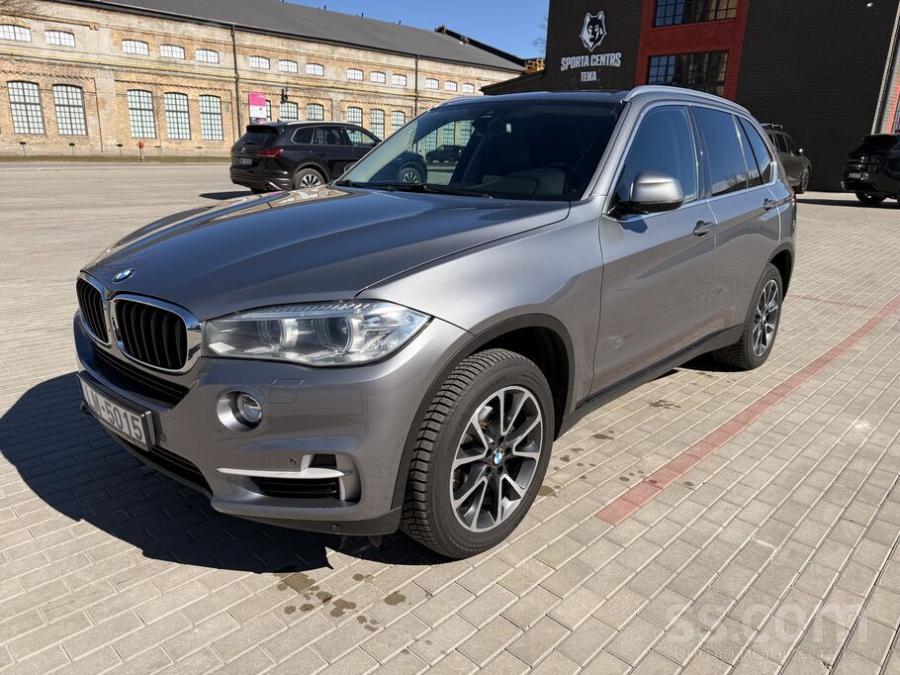 Pelēks BMW X5 2015 Rīga, ar dzinēja tilpumu 3.00 L un nobraukumu 173 tūkst. km par 17900 €, foto 1 vietnē AUTOMOTO.COM.LV