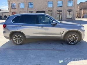 Pelēks BMW X5 2015 Rīga, ar dzinēja tilpumu 3.00 L un nobraukumu 173 tūkst. km par 17900 €, foto 4 vietnē AUTOMOTO.COM.LV