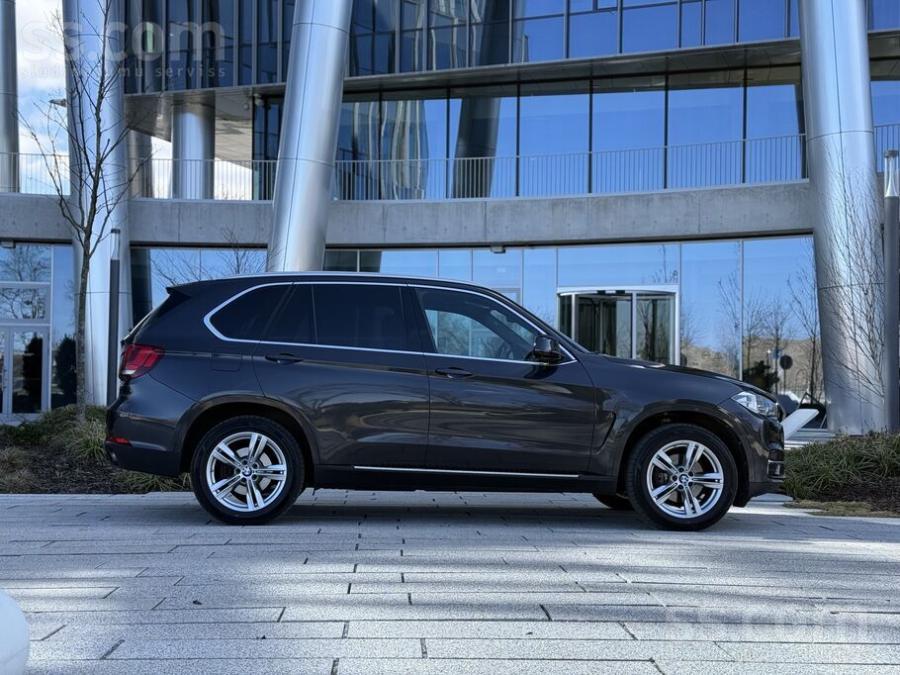 Pelēks BMW X5 2015 Rīga, ar dzinēja tilpumu 3.00 L un nobraukumu 215 tūkst. km par 18890 €, foto 6 vietnē AUTOMOTO.COM.LV