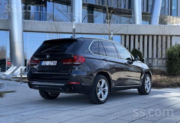 Pelēks BMW X5 2015 Rīga, ar dzinēja tilpumu 3.00 L un nobraukumu 215 tūkst. km par 18890 €, foto 6 vietnē AUTOMOTO.COM.LV