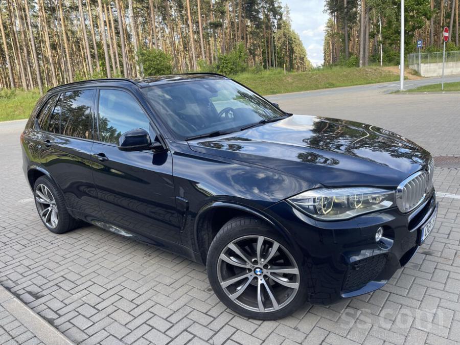 Grey BMW X5 2015 in Riga, with an engine capacity of 3.00 L and mileage of 213 thousand km for 21300 €, photo 1 on AUTOMOTO.COM.LV