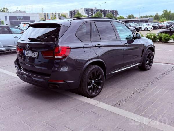 Grey BMW X5 2015 in Riga, with an engine capacity of 3.00 L and mileage of 291 thousand km for 22800 €, photo 4 on AUTOMOTO.COM.LV