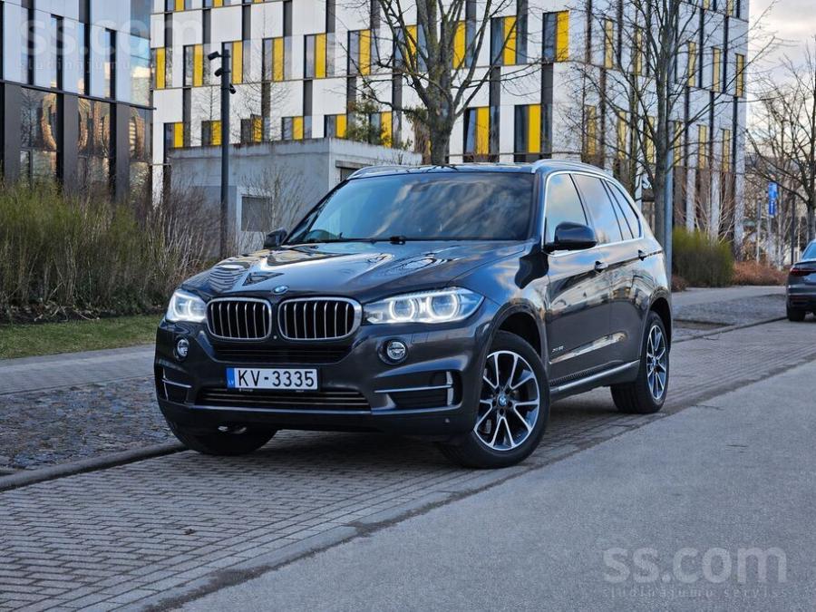 Grey BMW X5 2015 in Riga, with an engine capacity of 3.00 L and mileage of 244 thousand km for 23500 €, photo 1 on AUTOMOTO.COM.LV