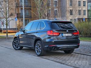 Grey BMW X5 2015 in Riga, with an engine capacity of 3.00 L and mileage of 244 thousand km for 23500 €, photo 4 on AUTOMOTO.COM.LV