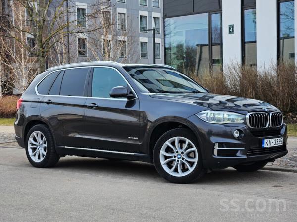 Grey BMW X5 2015 in Riga, with an engine capacity of 3.00 L and mileage of 244 thousand km for 23500 €, photo 5 on AUTOMOTO.COM.LV