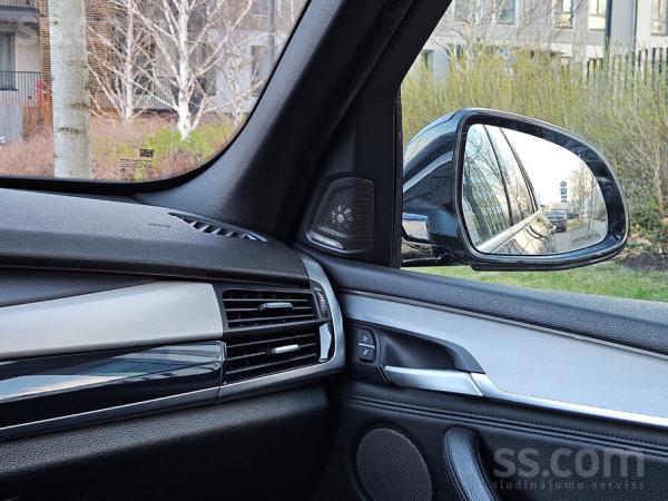 Grey BMW X5 2015 in Riga, with an engine capacity of 3.00 L and mileage of 244 thousand km for 23500 €, photo 9 on AUTOMOTO.COM.LV