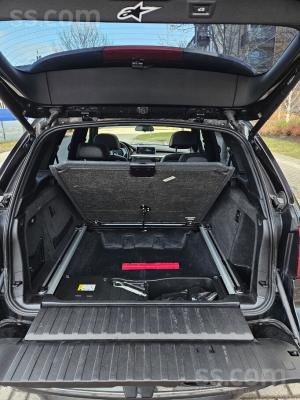 Grey BMW X5 2015 in Riga, with an engine capacity of 3.00 L and mileage of 244 thousand km for 23500 €, photo 20 on AUTOMOTO.COM.LV