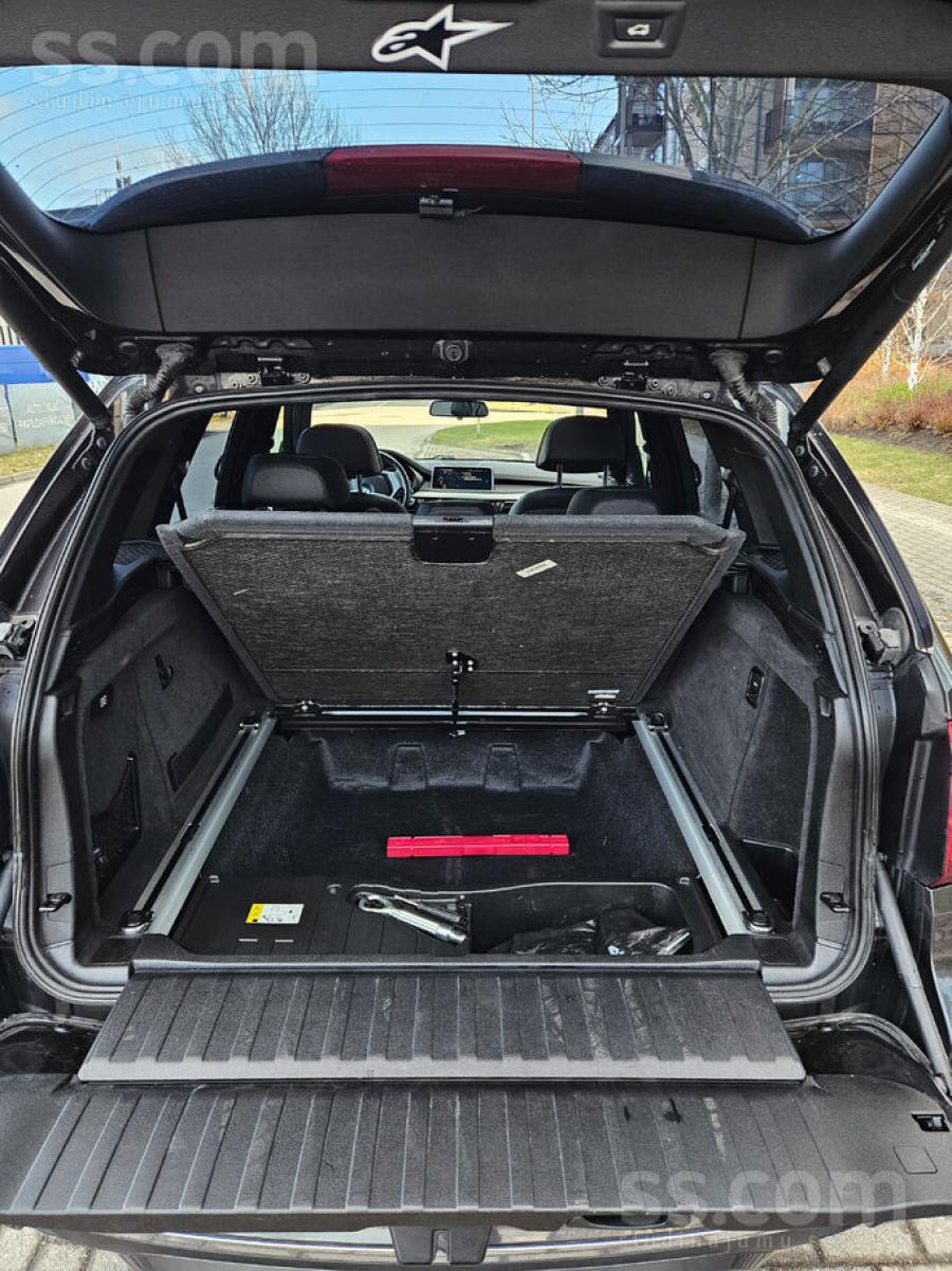 Grey BMW X5 2015 in Riga, with an engine capacity of 3.00 L and mileage of 244 thousand km for 23500 €, photo 20 on AUTOMOTO.COM.LV