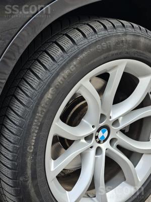 Grey BMW X5 2015 in Riga, with an engine capacity of 3.00 L and mileage of 244 thousand km for 23500 €, photo 23 on AUTOMOTO.COM.LV