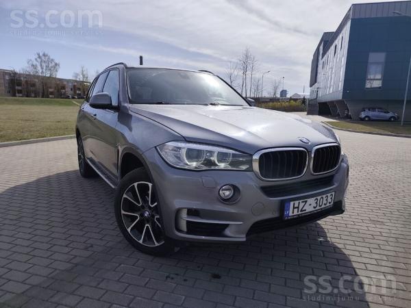 Pelēks BMW X5 2015 Jēkabpils, ar dzinēja tilpumu 3.00 L un nobraukumu 302 tūkst. km par 14800 €, foto 1 vietnē AUTOMOTO.COM.LV
