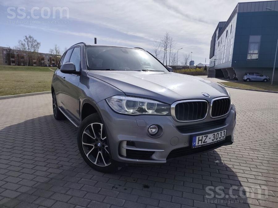 Pelēks BMW X5 2015 Jēkabpils, ar dzinēja tilpumu 3.00 L un nobraukumu 302 tūkst. km par 14800 €, foto 1 vietnē AUTOMOTO.COM.LV