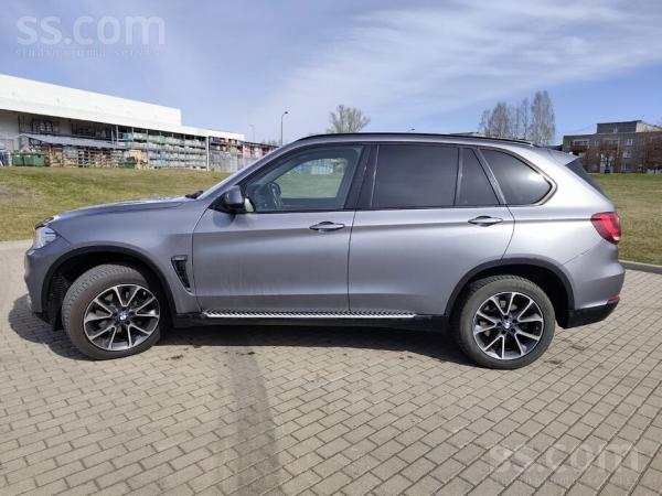 Pelēks BMW X5 2015 Jēkabpils, ar dzinēja tilpumu 3.00 L un nobraukumu 302 tūkst. km par 14800 €, foto 4 vietnē AUTOMOTO.COM.LV