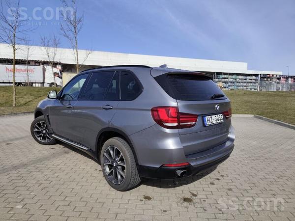 Pelēks BMW X5 2015 Jēkabpils, ar dzinēja tilpumu 3.00 L un nobraukumu 302 tūkst. km par 14800 €, foto 5 vietnē AUTOMOTO.COM.LV