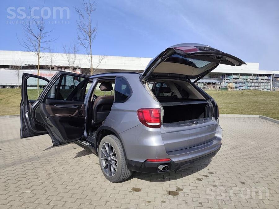 Pelēks BMW X5 2015 Jēkabpils, ar dzinēja tilpumu 3.00 L un nobraukumu 302 tūkst. km par 14800 €, foto 14 vietnē AUTOMOTO.COM.LV