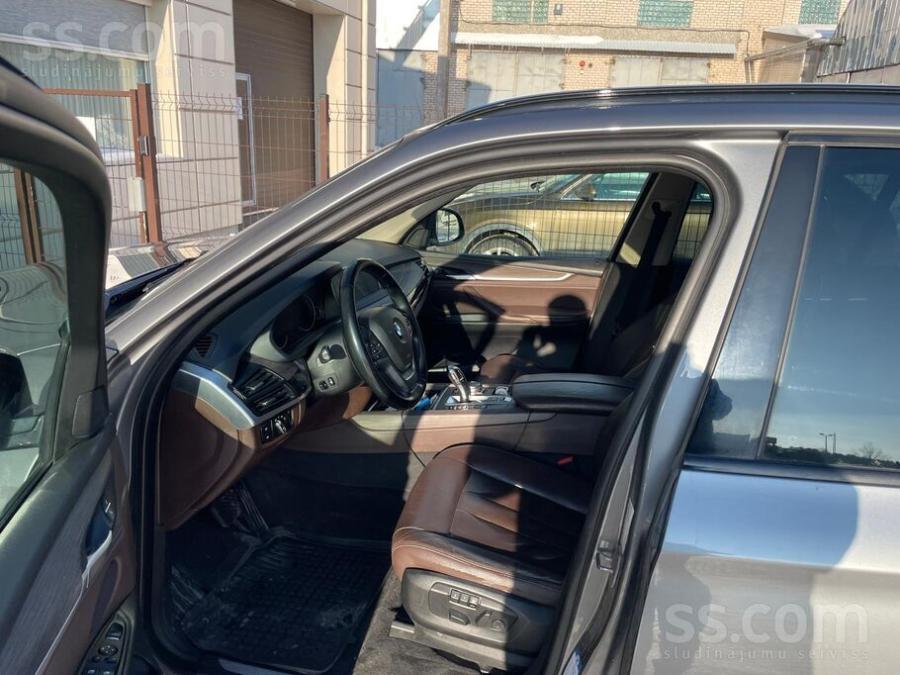 Pelēks BMW X5 2015 Jēkabpils, ar dzinēja tilpumu 3.00 L un nobraukumu 302 tūkst. km par 14800 €, foto 16 vietnē AUTOMOTO.COM.LV