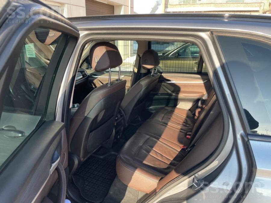 Pelēks BMW X5 2015 Jēkabpils, ar dzinēja tilpumu 3.00 L un nobraukumu 302 tūkst. km par 14800 €, foto 17 vietnē AUTOMOTO.COM.LV