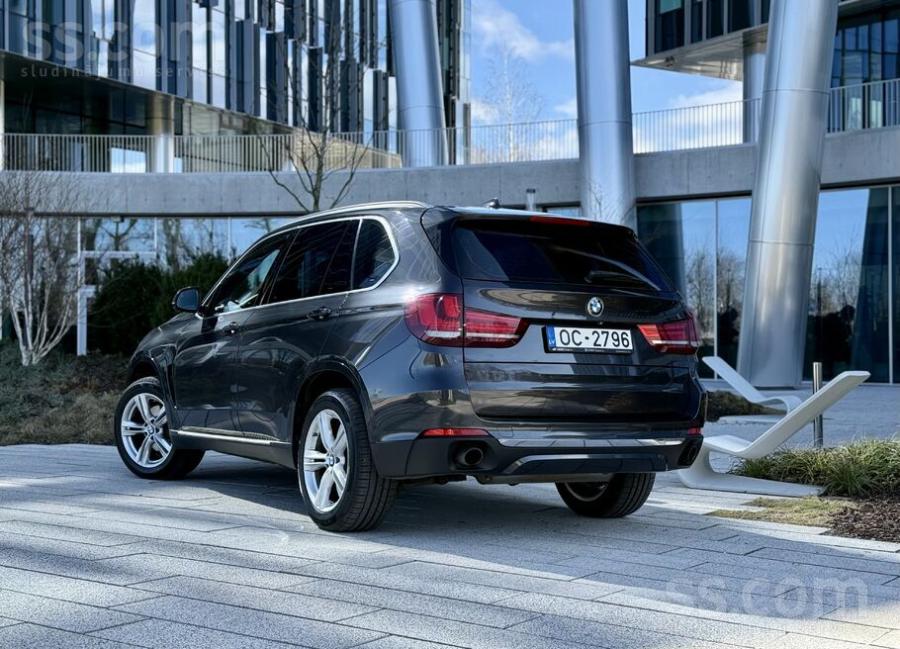 Pelēks BMW X5 2015 Rīga, ar dzinēja tilpumu 3.00 L un nobraukumu 211 tūkst. km par 23500 €, foto 4 vietnē AUTOMOTO.COM.LV