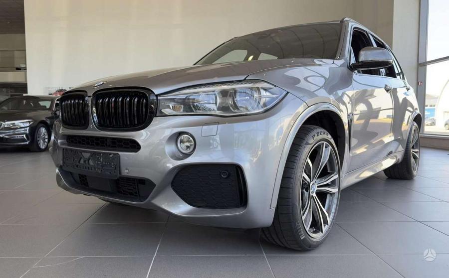 Grey BMW X5 2015 in Marijampole, with an engine capacity of 2.99 L and mileage of 247 thousand km for 23999 €, photo 3 on AUTOMOTO.COM.LV