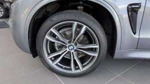 Grey BMW X5 2015 in Marijampole, with an engine capacity of 2.99 L and mileage of 247 thousand km for 23999 €, photo 6 on AUTOMOTO.COM.LV