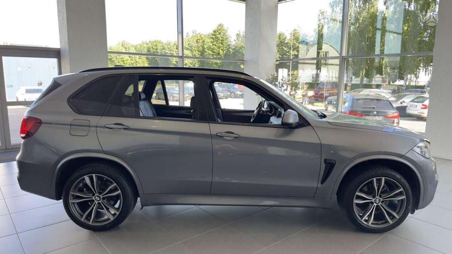 Grey BMW X5 2015 in Marijampole, with an engine capacity of 2.99 L and mileage of 247 thousand km for 23999 €, photo 13 on AUTOMOTO.COM.LV
