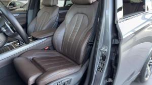 Grey BMW X5 2015 in Marijampole, with an engine capacity of 2.99 L and mileage of 247 thousand km for 23999 €, photo 19 on AUTOMOTO.COM.LV