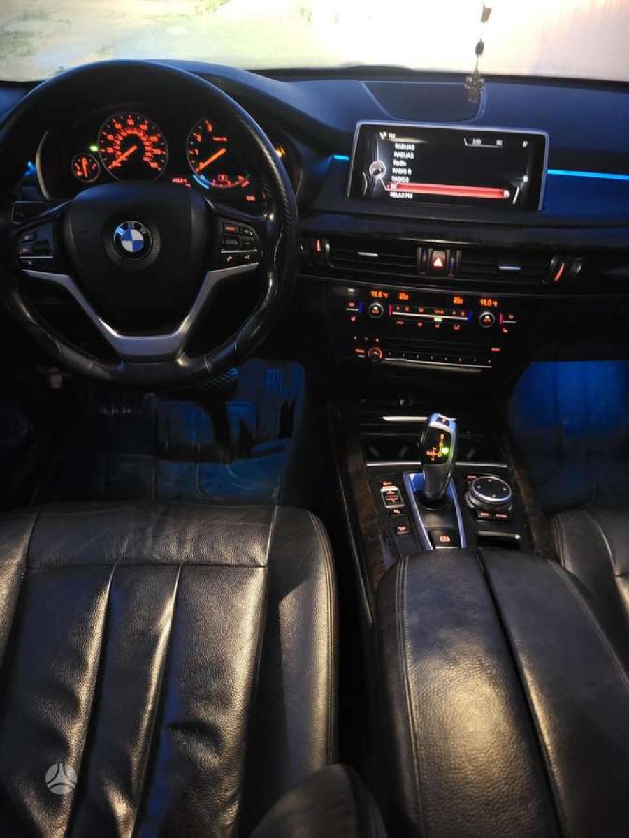 Grey BMW X5 2015 in Kaunas, with an engine capacity of 2.98 L and mileage of 254 thousand km for 15000 €, photo 13 on AUTOMOTO.COM.LV