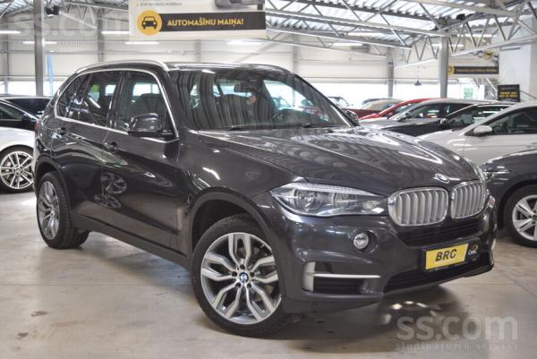 Grey BMW X5 2015 in Riga, with an engine capacity of 3.00 L and mileage of 181 thousand km for 19900 €, photo 1 on AUTOMOTO.COM.LV
