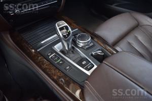 Grey BMW X5 2015 in Riga, with an engine capacity of 3.00 L and mileage of 181 thousand km for 19900 €, photo 6 on AUTOMOTO.COM.LV