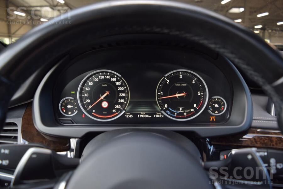 Grey BMW X5 2015 in Riga, with an engine capacity of 3.00 L and mileage of 181 thousand km for 19900 €, photo 10 on AUTOMOTO.COM.LV